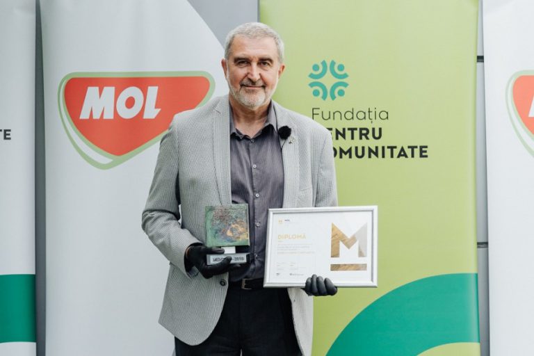 Profesorul de fizica Florin Serbu, laureat cu Premiul Mentor pentru ...